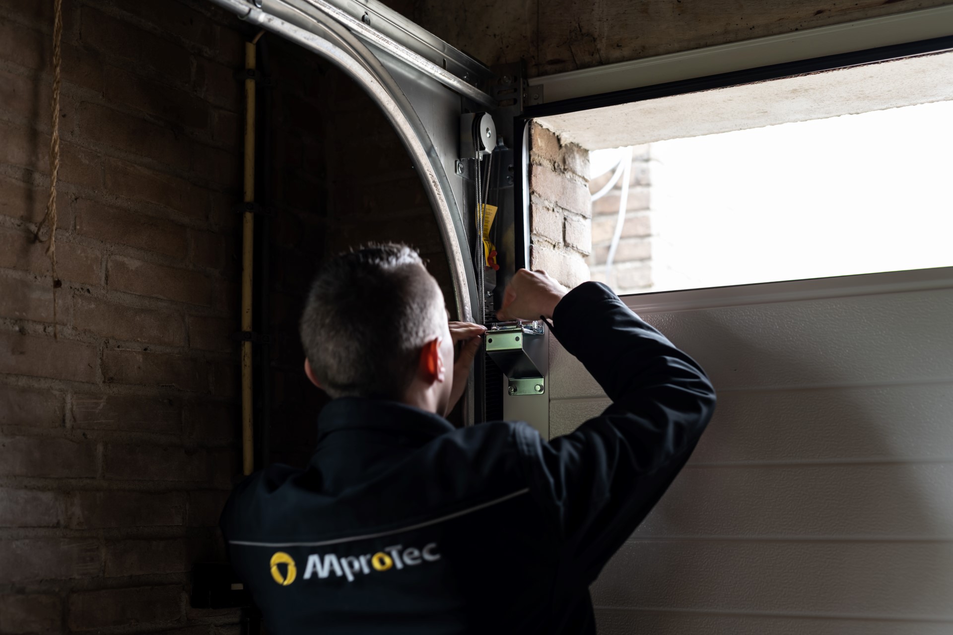 Garagedeur Onderhoud & Reparatie Zeeland | AAproTec